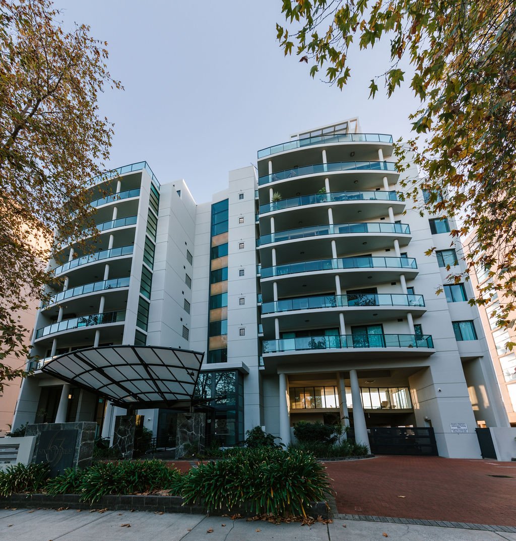 Perth team delivers the 'bees knees' of repaints at Mill Point tower